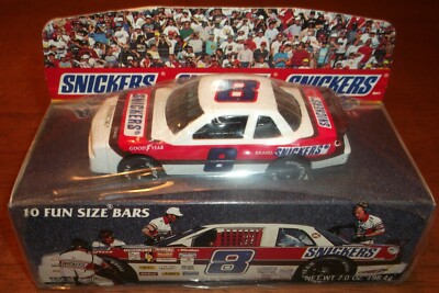 SNICKERS #8 NASCAR WITH 10 FUN SIZED CANDY BARS DISTRIBUTED M&M 1:43 ...