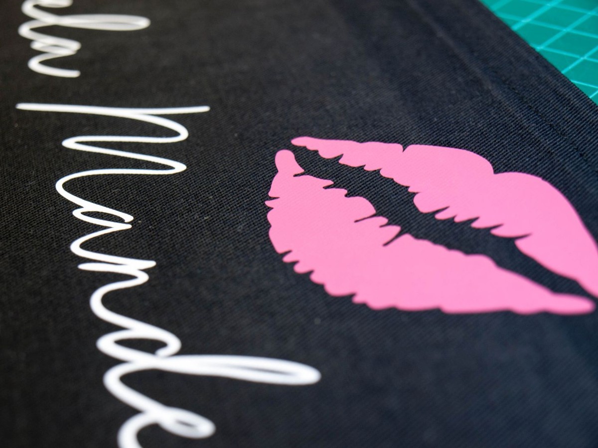 Personalized Makeup Chair | Saubhaya Makeup