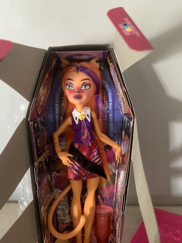 Monster High Buried Secrets: New Scaremester TORALIE STRIPE Doll Coffin ...