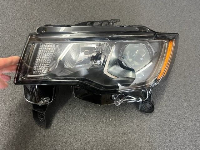 2017-2019 JEEP GRAND CHEROKEE HEADLIGHT LAMP DRIVER LEFT LH 2017-2019 JEEP GRAND CHEROKEE HEADLIGHT LAMP DRIVER LEFT LH