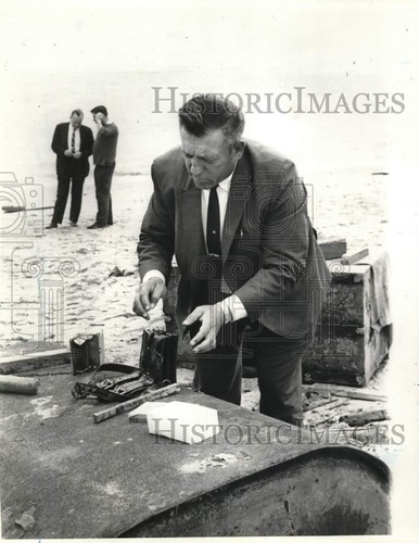 1968 Press Photo Detective Stanley Laskowski at Nancy Perri Crime Scene ...