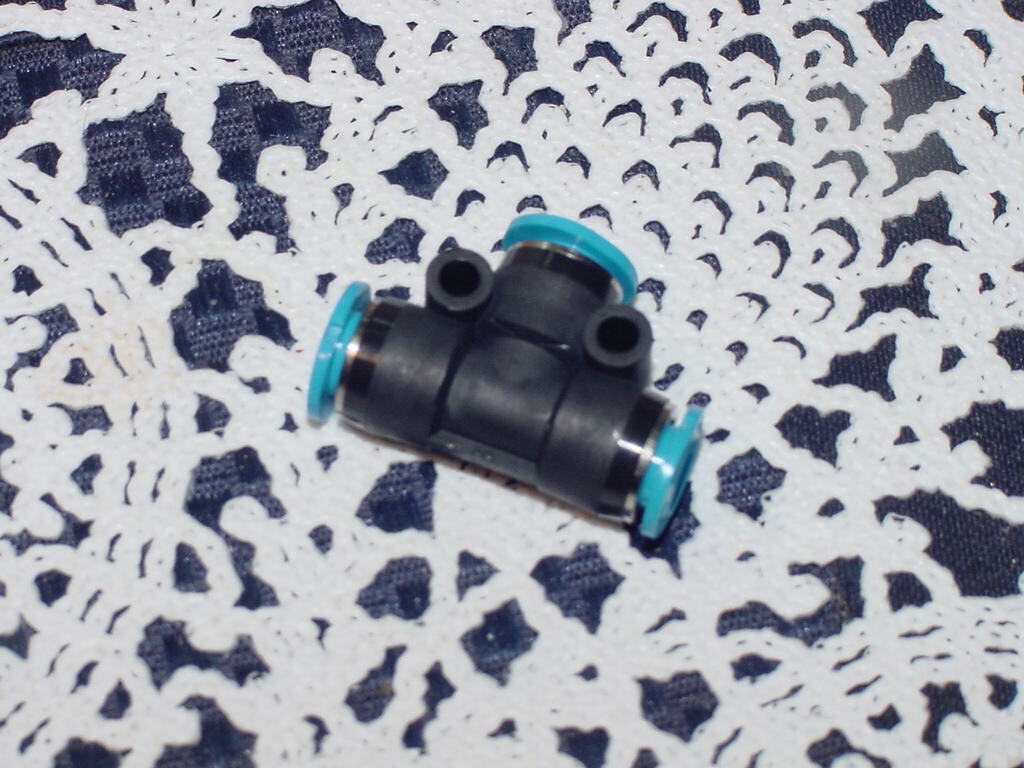 Lot of Eight (8) Festo QSMT-6, TEE-Connector, Push-In Fitting, Mat-Nr ...