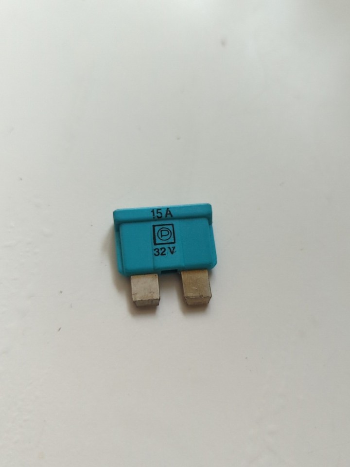 BMW Fuse Fuses Blue 15 Amp Set of 10 Medium OEM E30 E36 E39 E46 E53 E38 ...