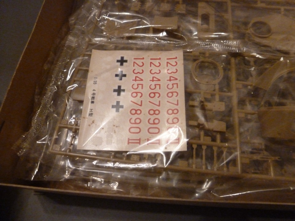 TAMIYA 1/35 GERMAN PANZERWAGEN IV Ausf. H #35054 with BRITISH 6 POUNDER ...