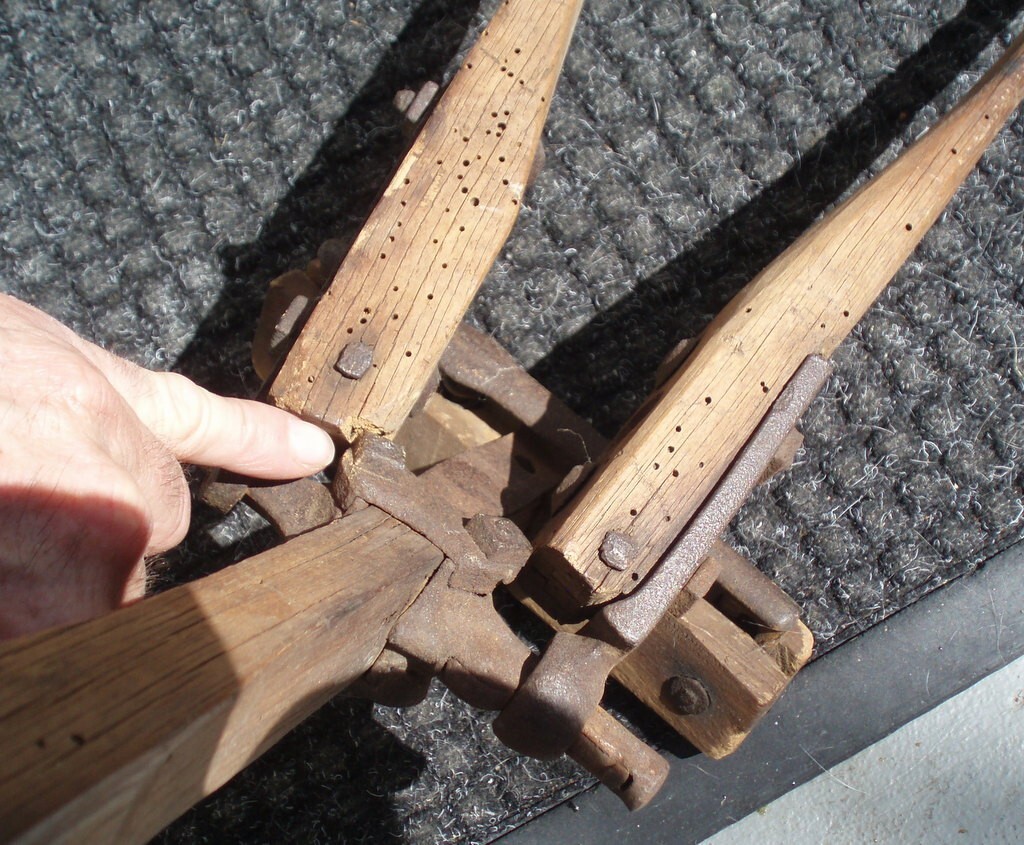DUTCH HUNTING ARTIFACT ?? RARE PRIMITIVE ANTIQUE MECHANICAL YOKE ...