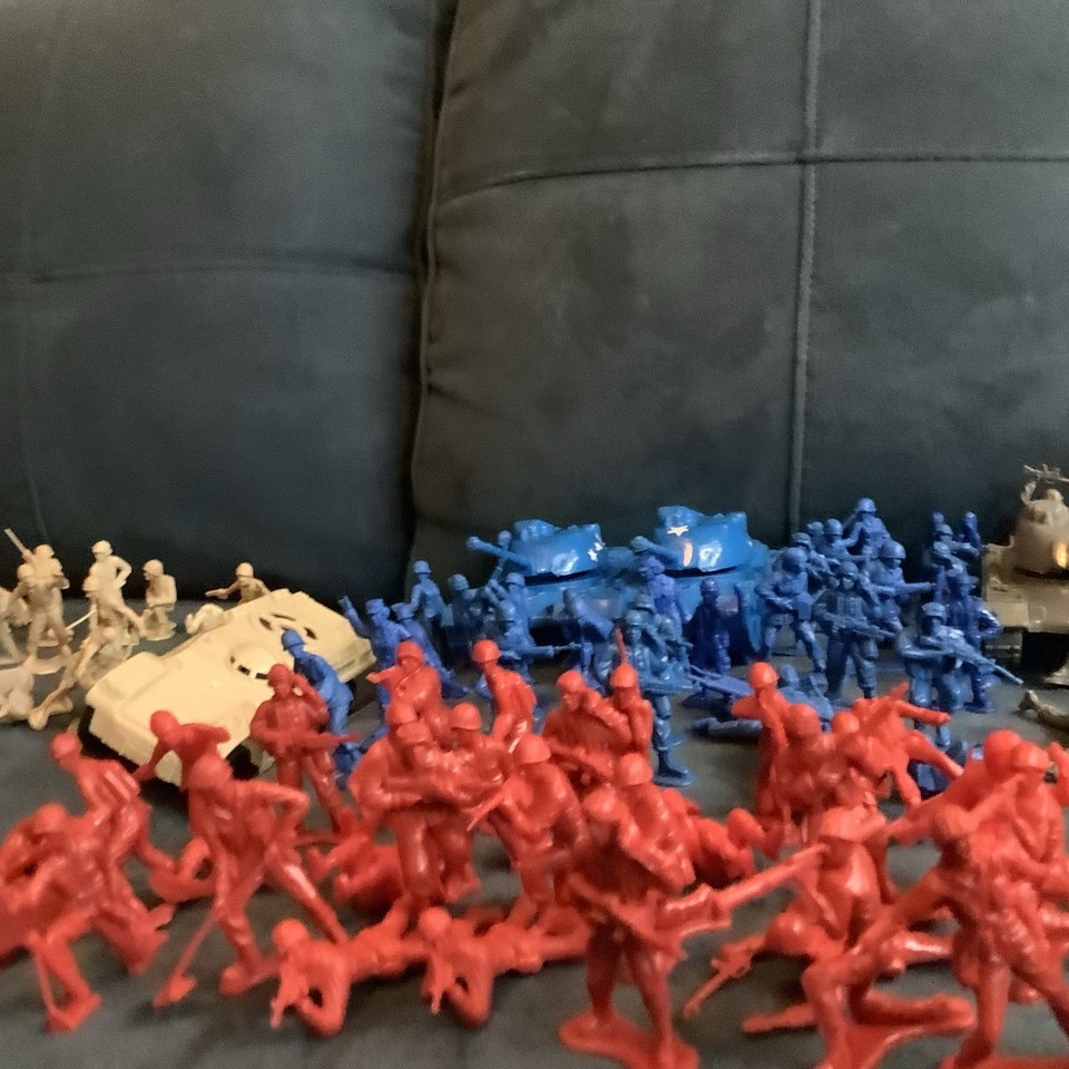 BMC soldiers and Off brand Blue Grey Red, Green, Yellow Soldiers | eBay