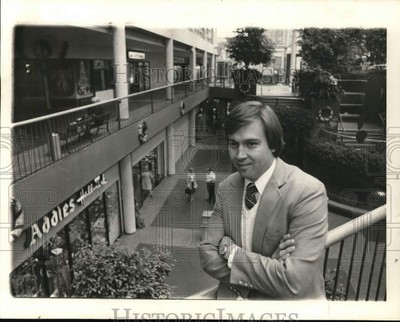 1982 Press Photo Jeff Bray at Uncle Sam Atrium mall in Troy, New York ...
