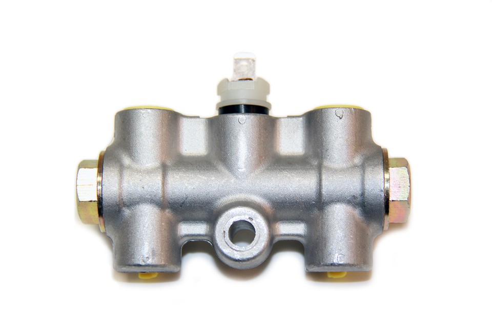 Volvo Brake Hydraulic Line Junction #1329882 | VM620 | Brake Line ...
