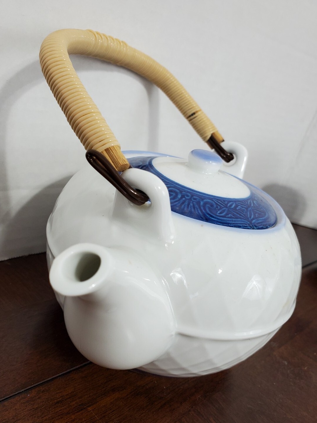 Vintage JGI Shaddy Arita China Tea/Saki Pot & 4 Cups Blue and White ...