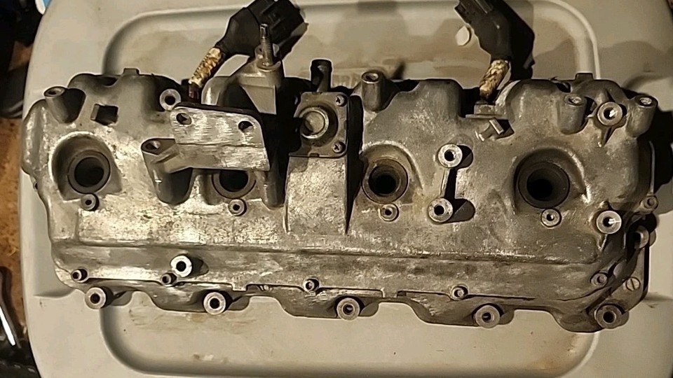 6.6L LB7 2002 DURAMAX RH VALVE COVER | 8973058871 | eBay