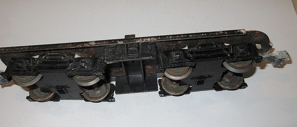 LIONEL #200 SERIES ALCO NON POWER A UNIT FRAME W/TRUCKS.NEEDS SOME HELP ...