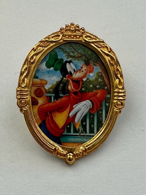 DLR LE 500 Oval Character Of The Month February Goofy Gold Frame Disney ...