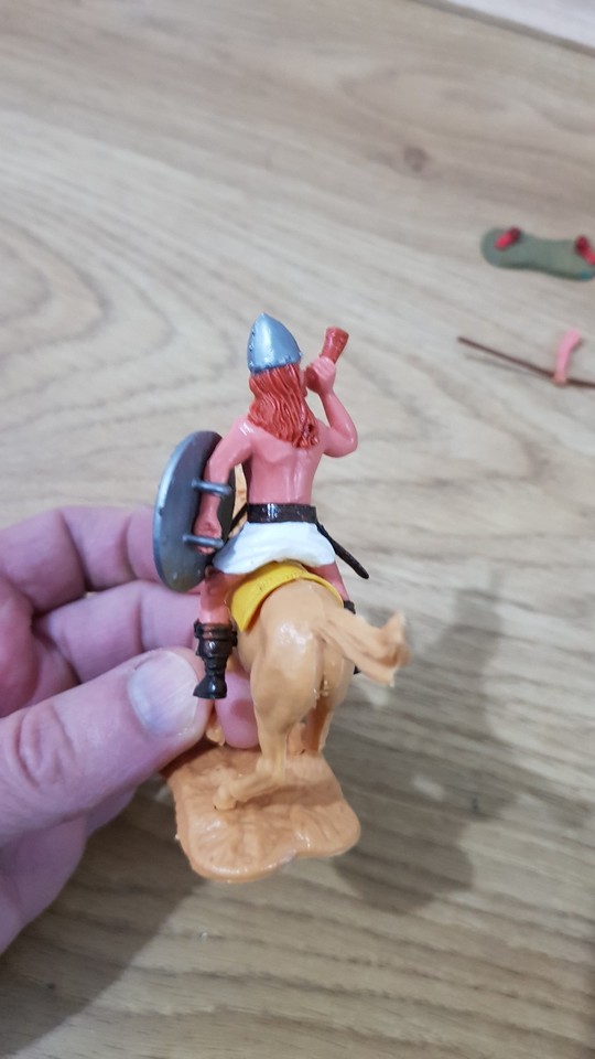 vintage timpo plastic figures vikings mounted x2 plus spares broken ...