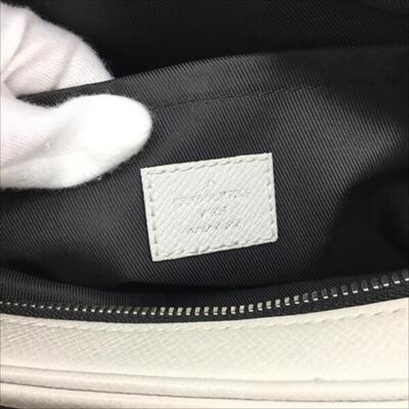 LOUIS VUITTON Taigarama Outdoor Messenger M30243 White Bag LOUIS VUITTON Taigarama Outdoor Messenger M30243 White Bag