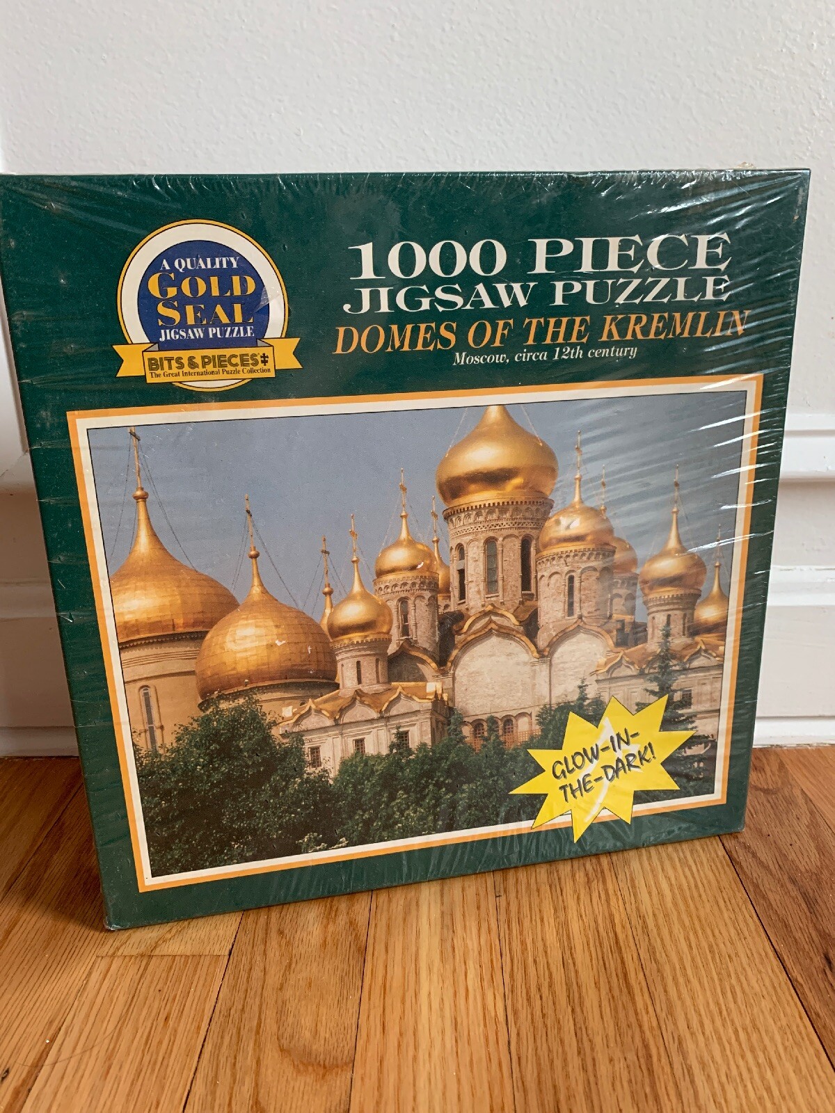 Bits+and+Pieces+1000+Piece+Jigsaw+Puzzle+Domes+of+The+Kremlin+Glow+in ...