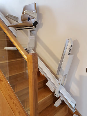 STANNAH 420 STAIRLIFT POWERED HINGE RAIL WITH 12 MTHS GUAR: MOBILITY ...