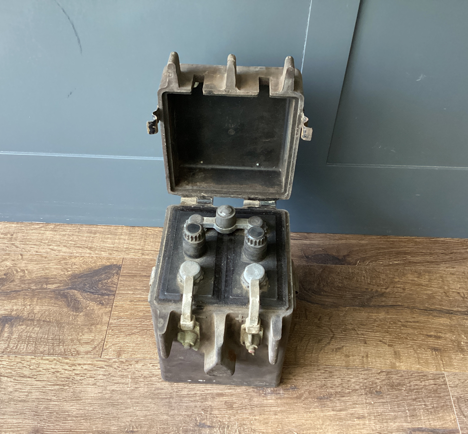 WWII BB-29 US Army Signal Corps Lead Storage Battery Radio Phone Combat ...