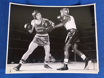 Brown McGhee Wisconsin Badgers Boxer 1960 Photo vs Washington State Lt ...