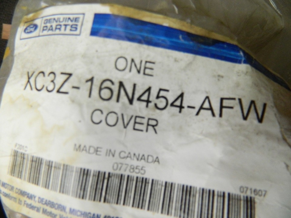 New OEM 1999-2004 Ford F250 F305 F450 F550 Rear Bumper Cover License ...