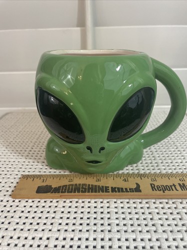 Green Alien Cartoon Novelty Mug: Ceramic Cute Coffee Mugs & Tea Cup See ...