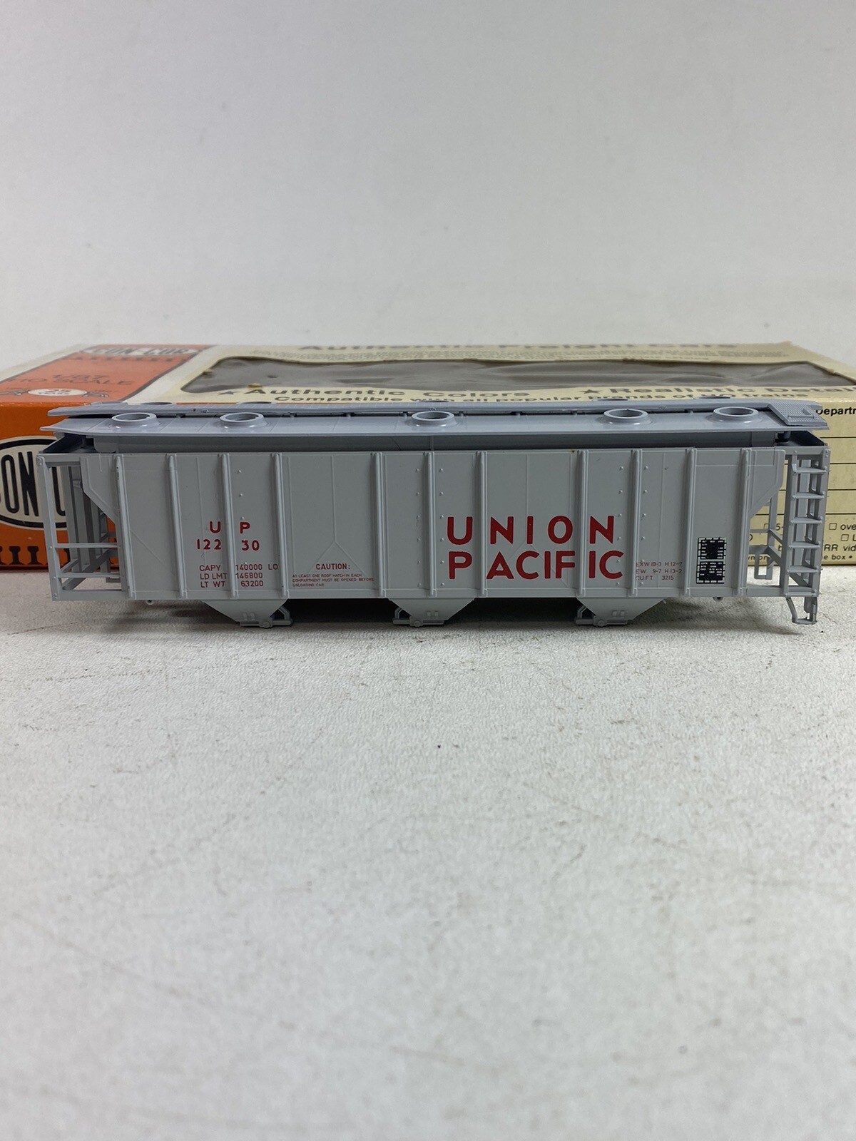 Con-Cor HO Scale Train 0001-009501 S-2 Covered Hopper Kit Union Pacific ...