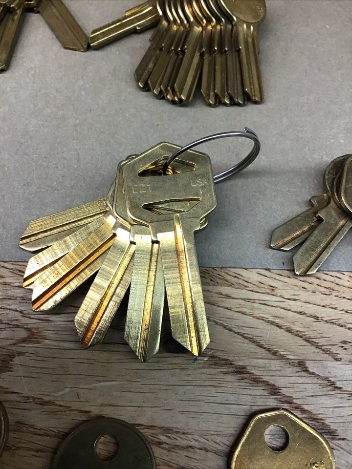 Large Lot Of (110) Key Blanks For Locksmith: M1,M10,M13,EZ1,WK2,Y13 Etc ...