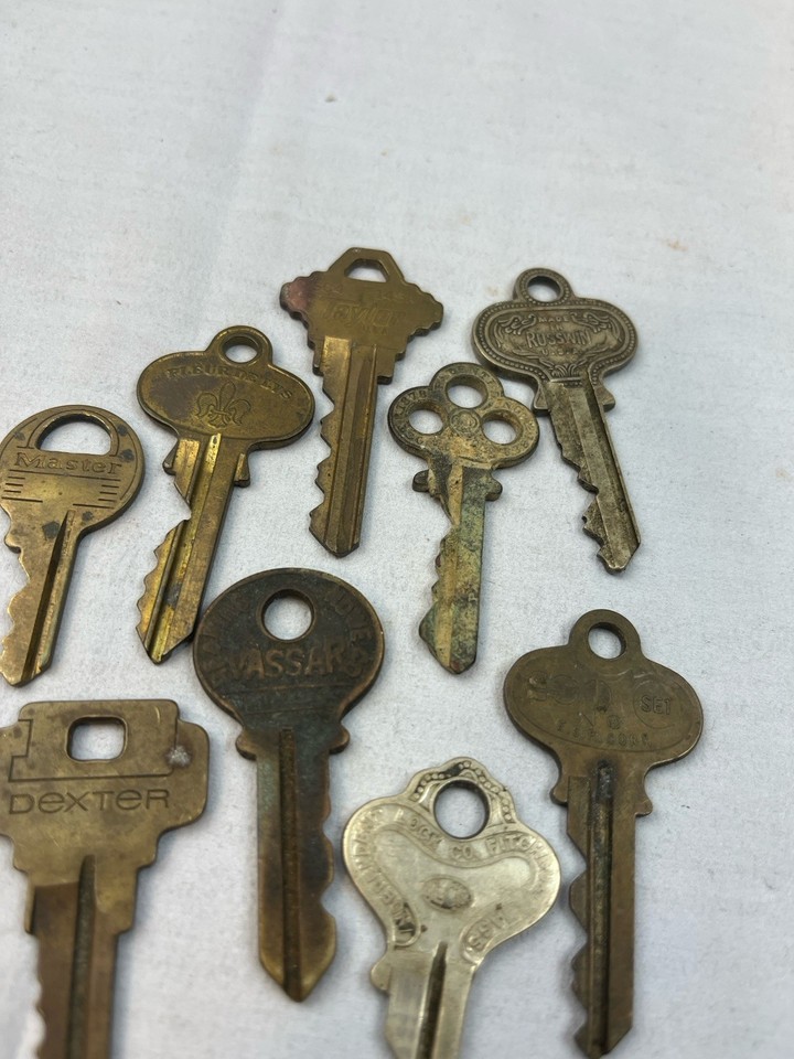 Lot of 9 Vintage Keys All Different Makers Russwin Vassar ESP Fleur De ...