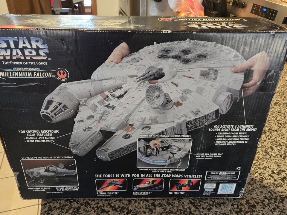 Kenner Star Wars The Power of The Force Electronic Millennium Falcon ...