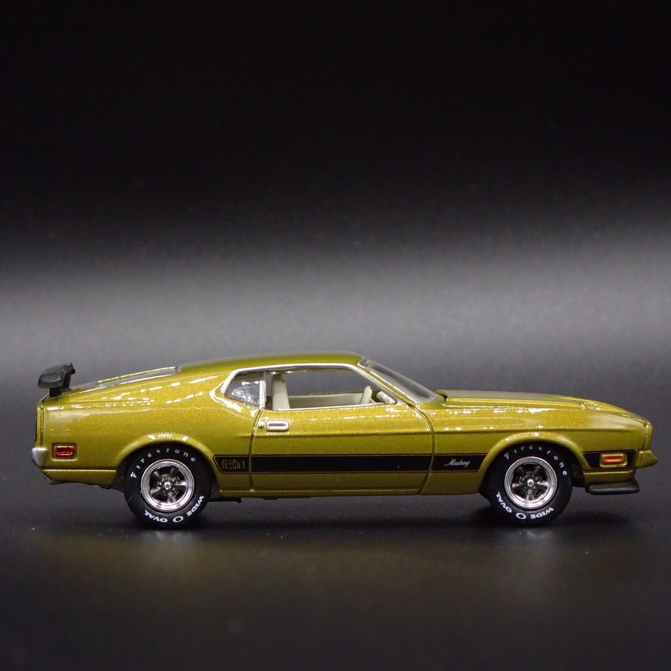 1973 73 FORD MUSTANG MACH 1 FASTBACK GREEN 1:64 SCALE DIORAMA DIECAST ...