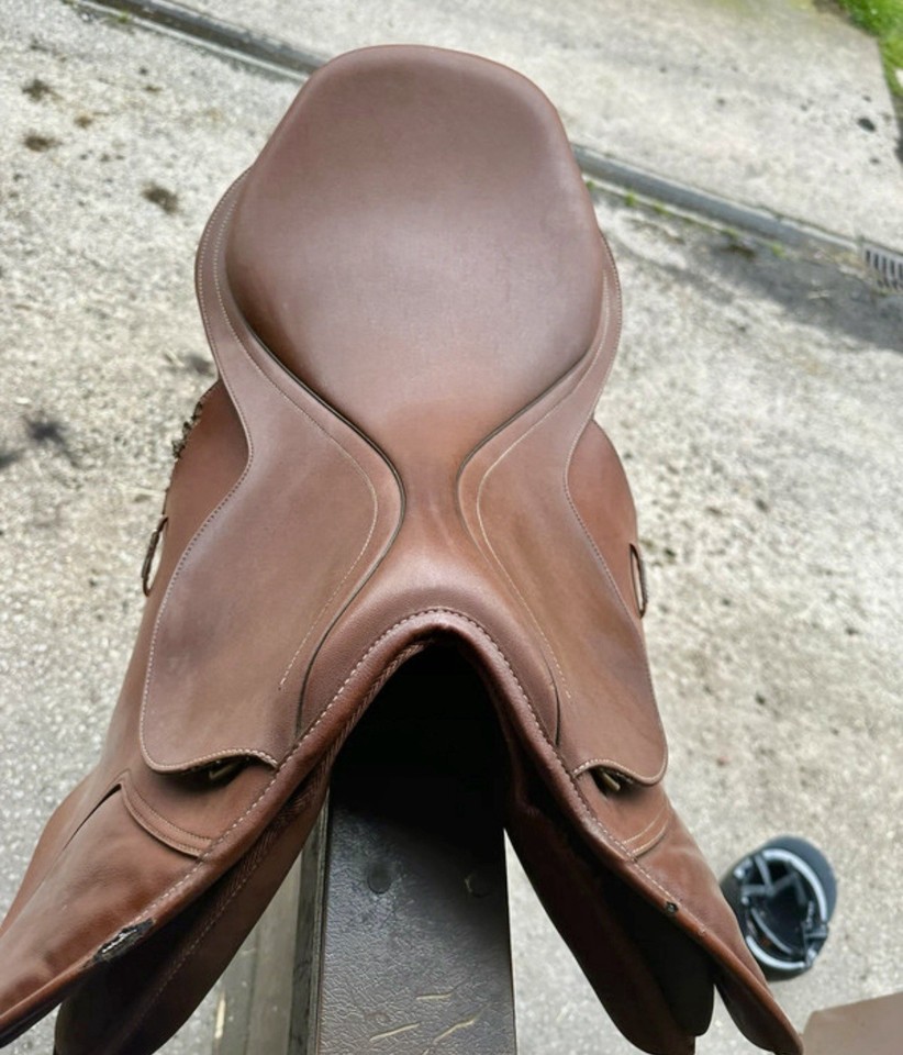Wintec 17inch Tan Changeable/Adjustable Gullet Cair Jump Saddle Narrow ...
