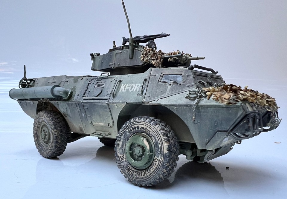 1:35 US M1117 Guardian ASV MP KFOR Trumpeter Model Kit gebaut pro built ...