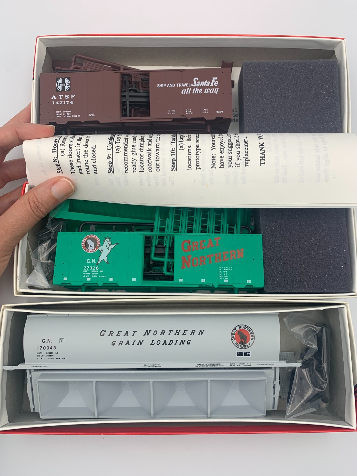 HO Intermountain 3-Pack of Boxcar and Covered Hopper Kits, GN, Santa Fe ...