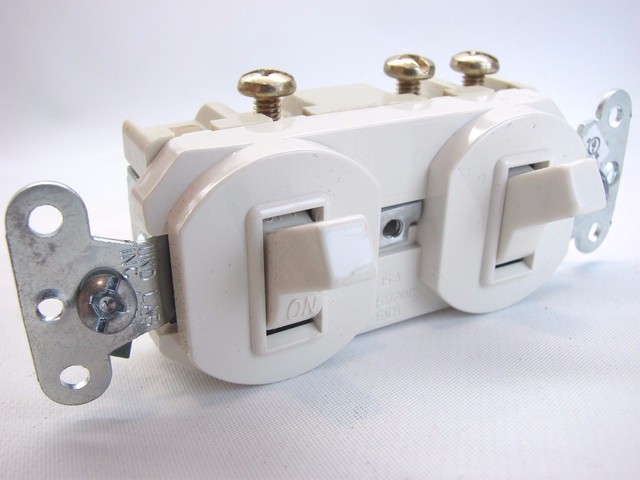 PASS & SEYMOUR 696-LA Combo Single Pole/3-Way Stacked Switch LT. Almond ...