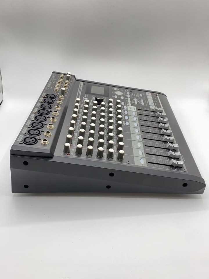 KORG D888 8-Track Digital Recording Studio Audio AC100V Multitrack ...