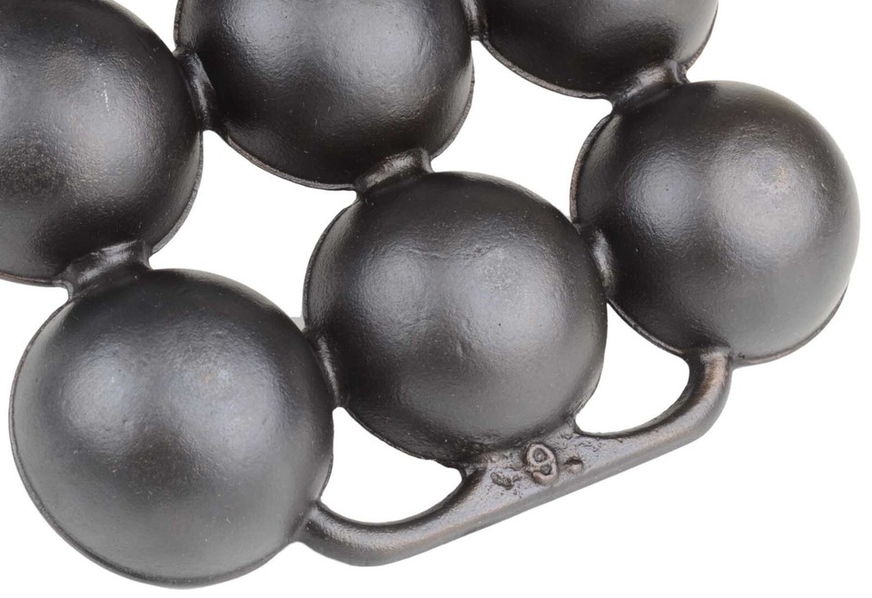 Very Early Pre Griswold ERIE No 9 (947) Cast Iron Golf Ball Gem Baking ...