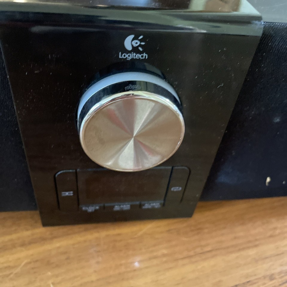 Logitech Pure-Fi Express Plus 30-pin Apple Ipod Speaker Alarm Clock S ...