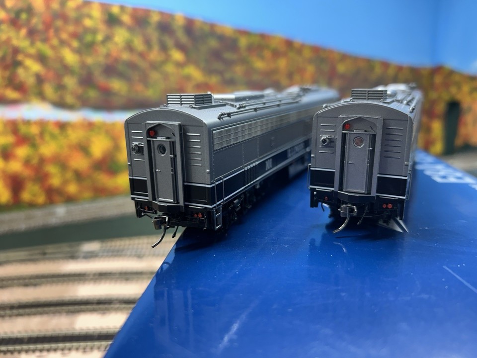 HO Scale Rapido E8A HEP Illinois Central Executive Units w/ IC ...