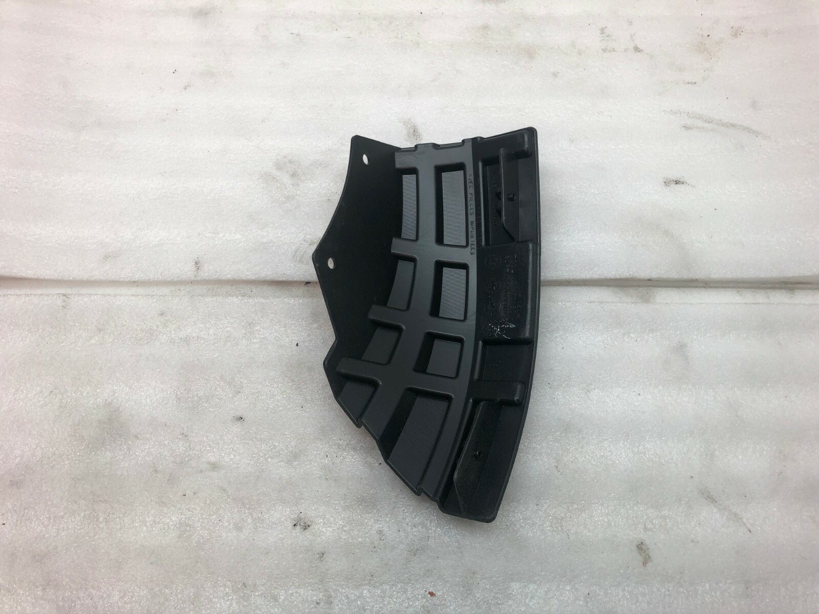 20880923 GM Right Front Bumper Cover Support #B-78K | eBay