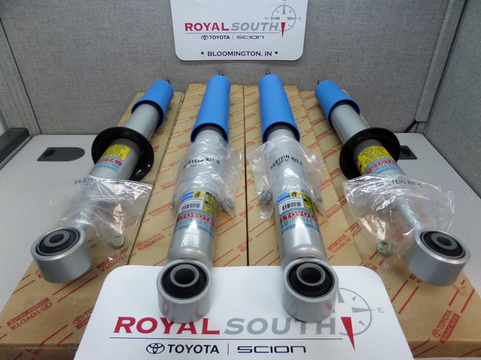 Toyota FJ Cruiser 2011 - 2014 Bilstein Front & Rear Shocks Strut Set ...