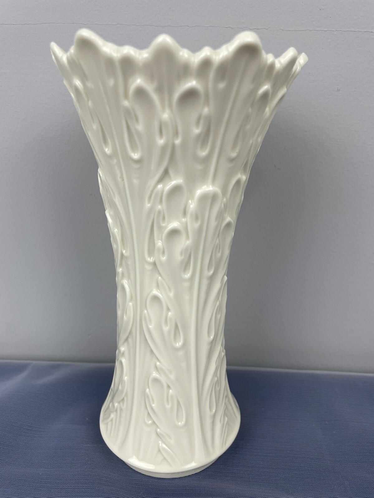 Lenox Woodland Collection Acanthus Leaf Vase Cream Porcelain 8.5 in ...
