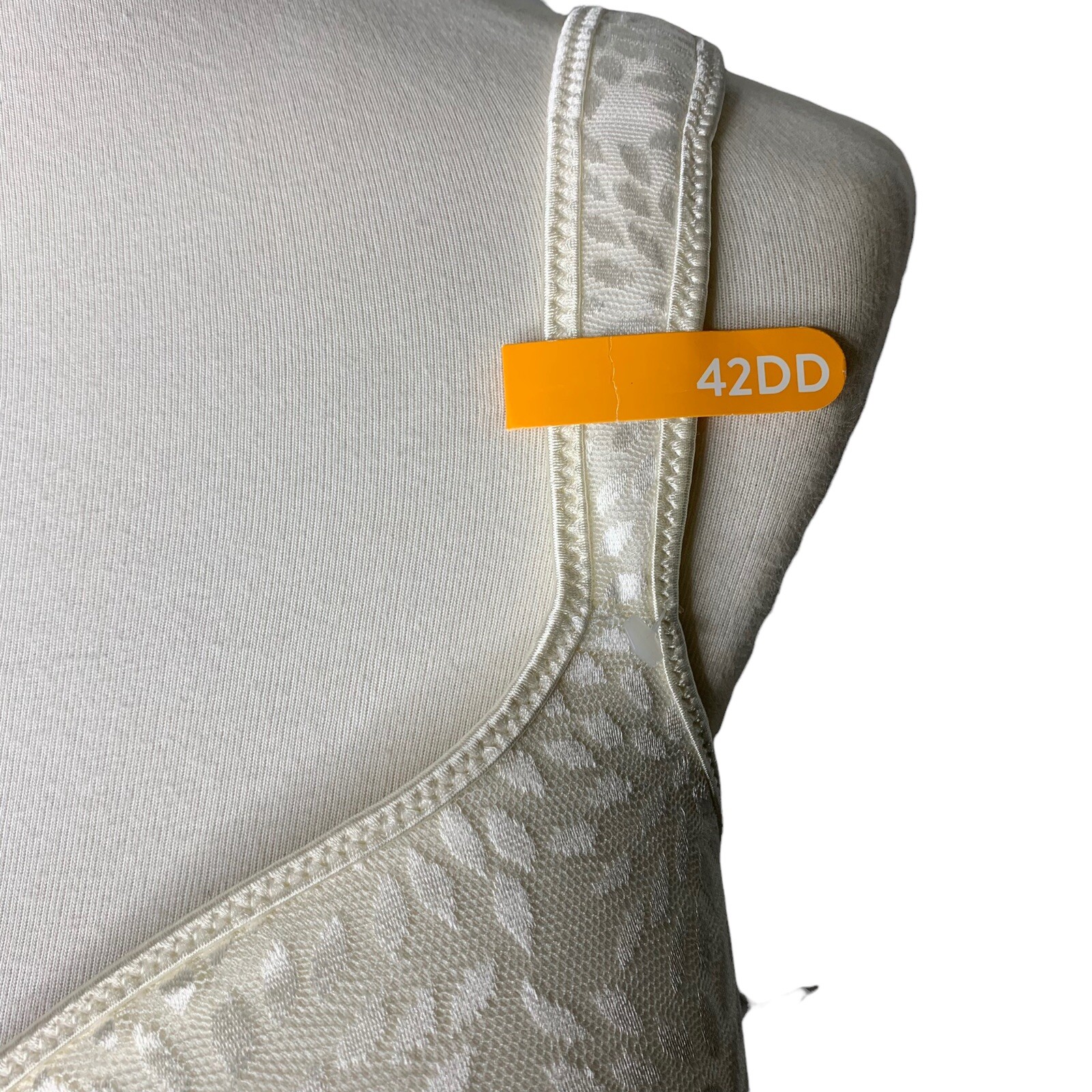 Playtex Love My Curves Amazing Shape Full-Figure Balconette Bra 42DD ...