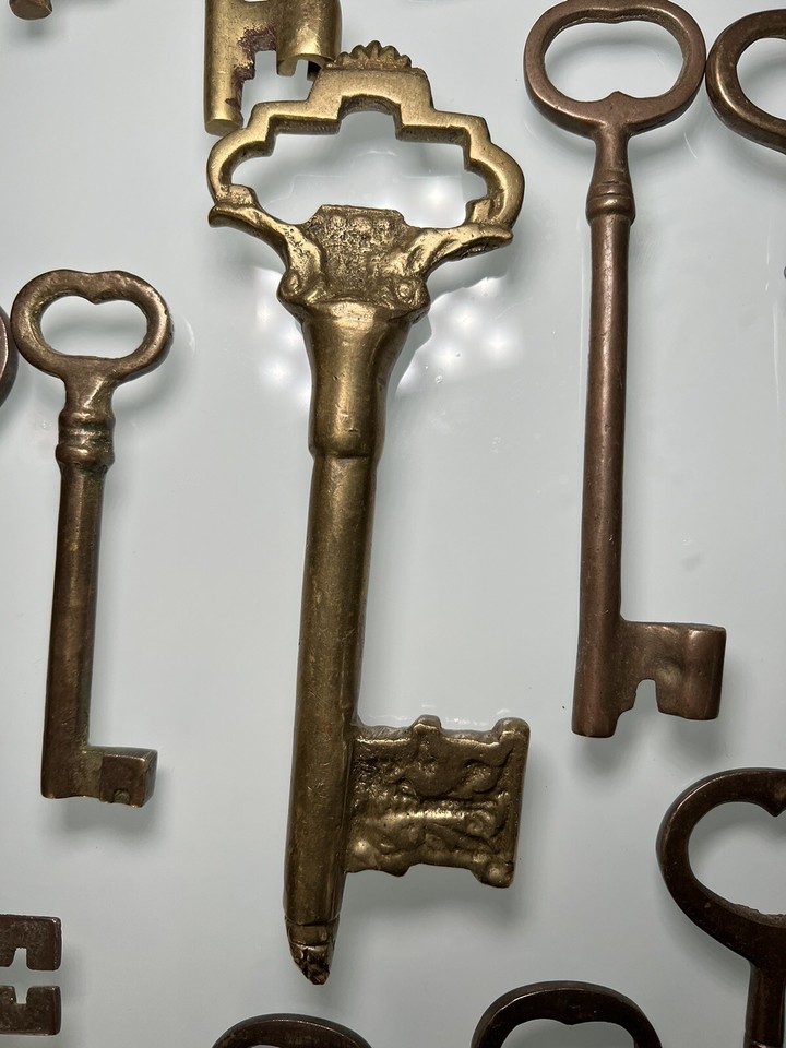 Lot Of 18 Antique Keys Brass Cast Iron Keys Skeleton Keys French Keys ...