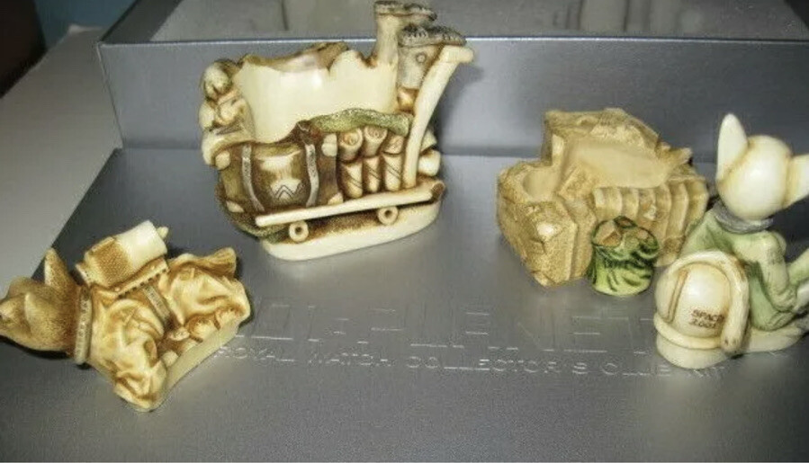 Cat Harmony Kingdom Moon Planet Space 2001 Minx HK Minx Wolfie Ball Box ...