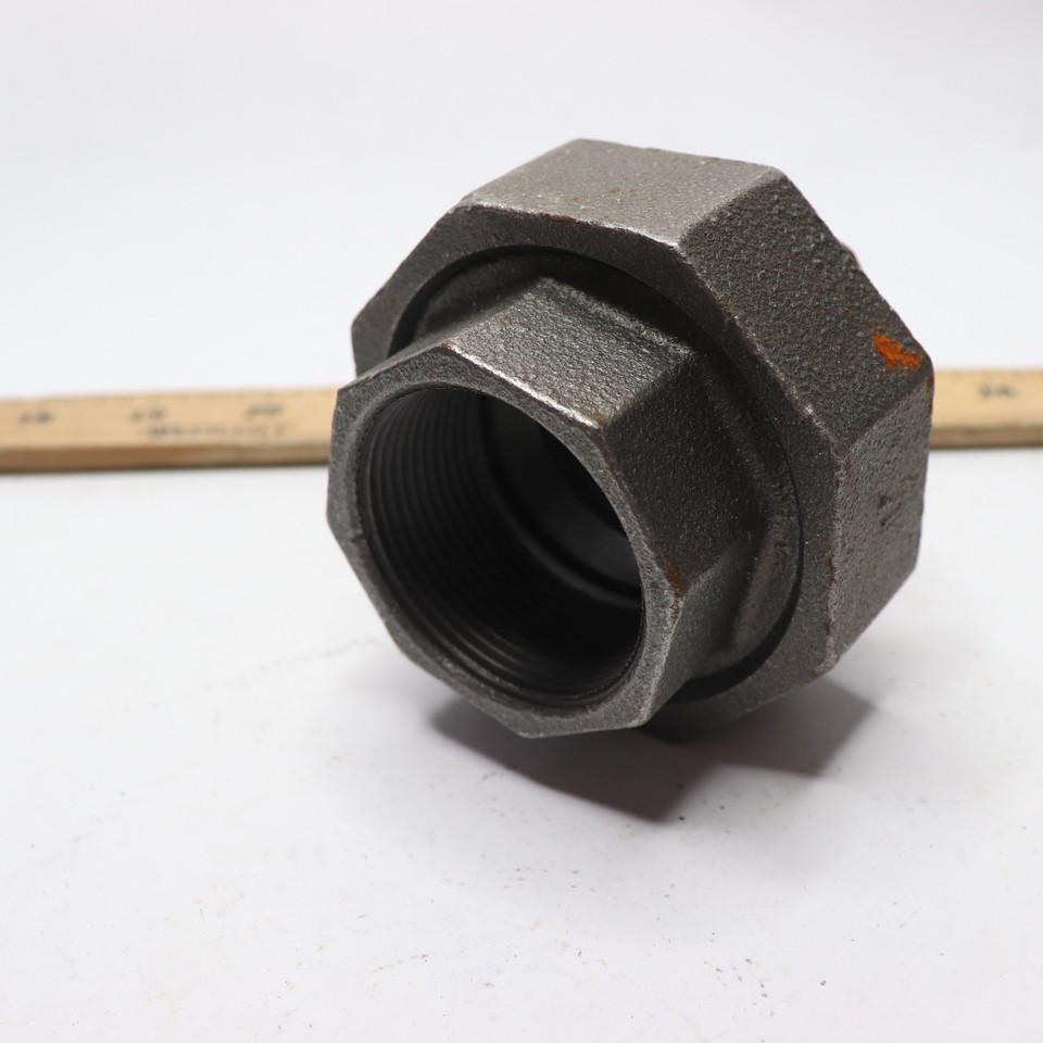 Union Pipe Fitting Malleable Iron 1-1/2" x 1-1/2" - Slightly Rusted ...