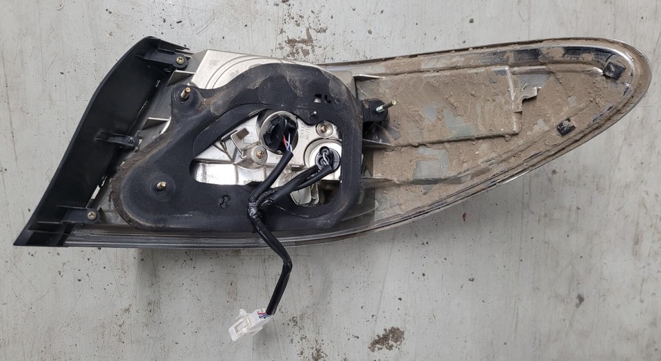 04-06 Lexus ES330 Driver Tail Light Quarter Panel Mounted | eBay