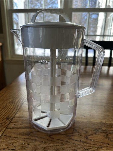 Pampered Chef 2 Qt Quick Stir Clear Pitcher White Lid Checkered Pattern ...