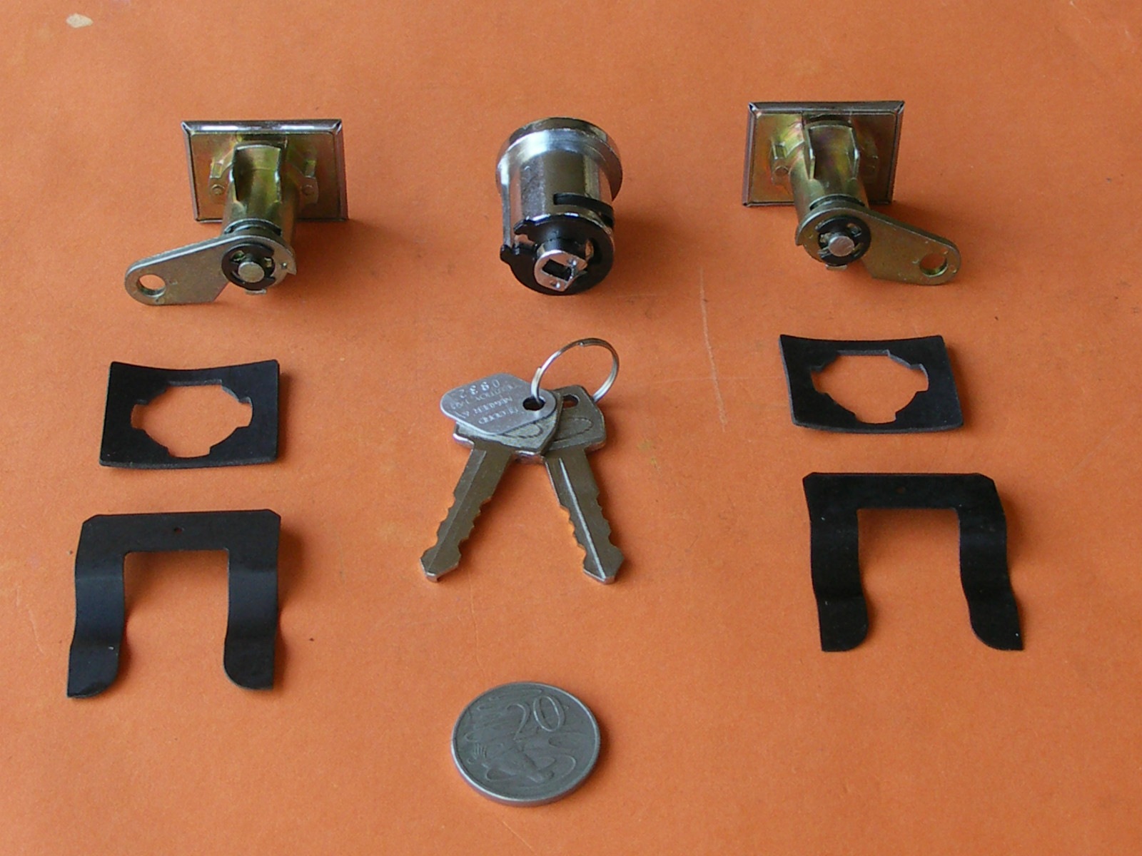 NEW IGNITION BARREL & 2 DOOR LOCKS SUIT FORD FAIRLANE & MAQUIS ZH ZJ ZK ...