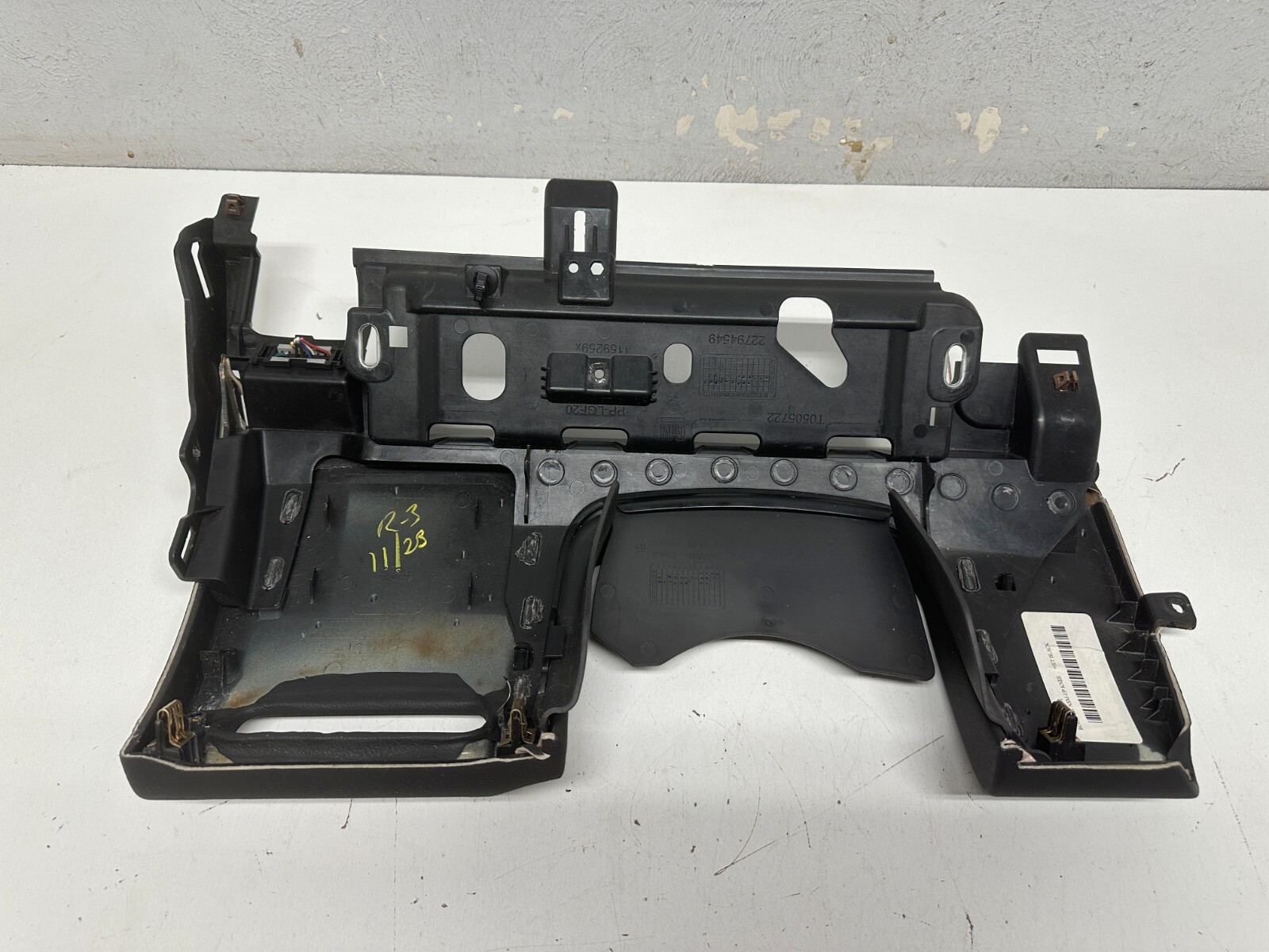 P21126 2013-2018 Cadillac ATS Dash Knee Bolster Trim Panel Driver Side ...