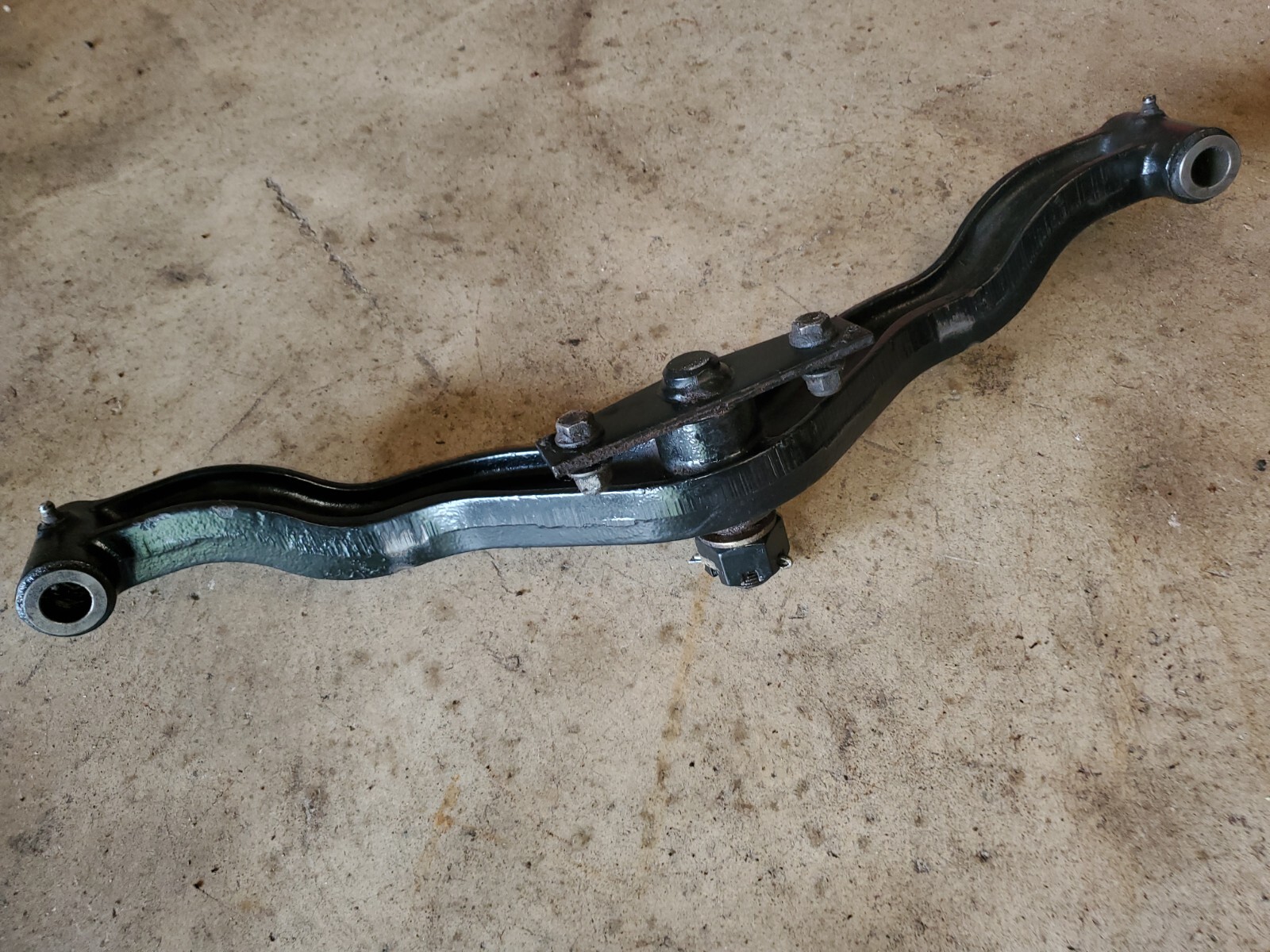 John Deere GT235 OEM Front Axle AM124578 Pivot AM124680 GT225 GT245 ...