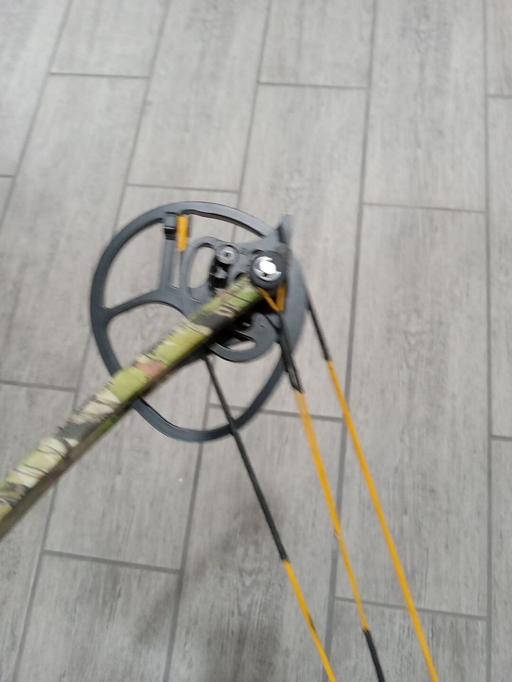 Whisper Creek archery Youth Compound Bow With Sites, quiver. Adjustable ...
